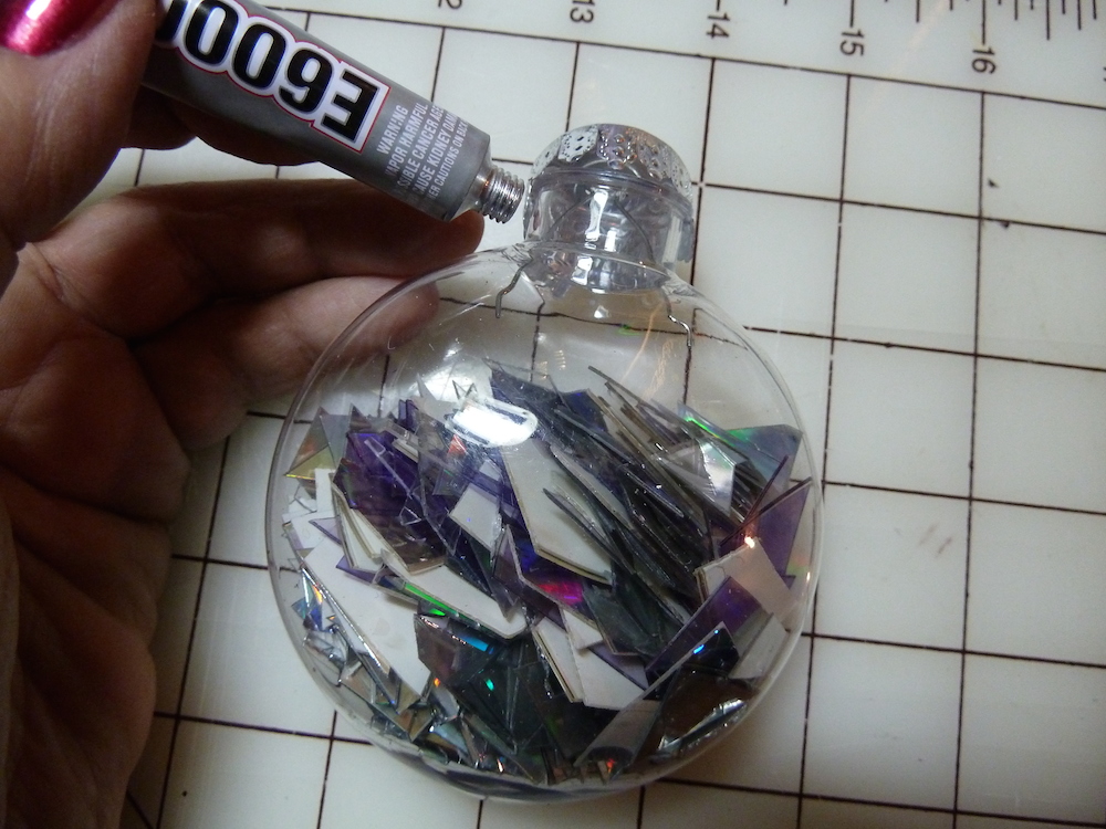 Make it easy crafts: Recycled DVD ornament tutorial