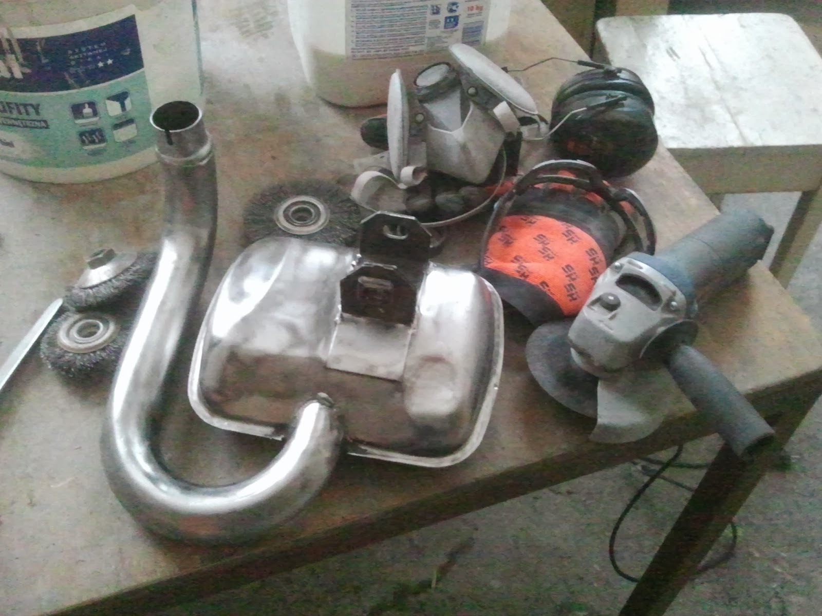 Vespa PX 125 E Restoration: Cleaning up rust