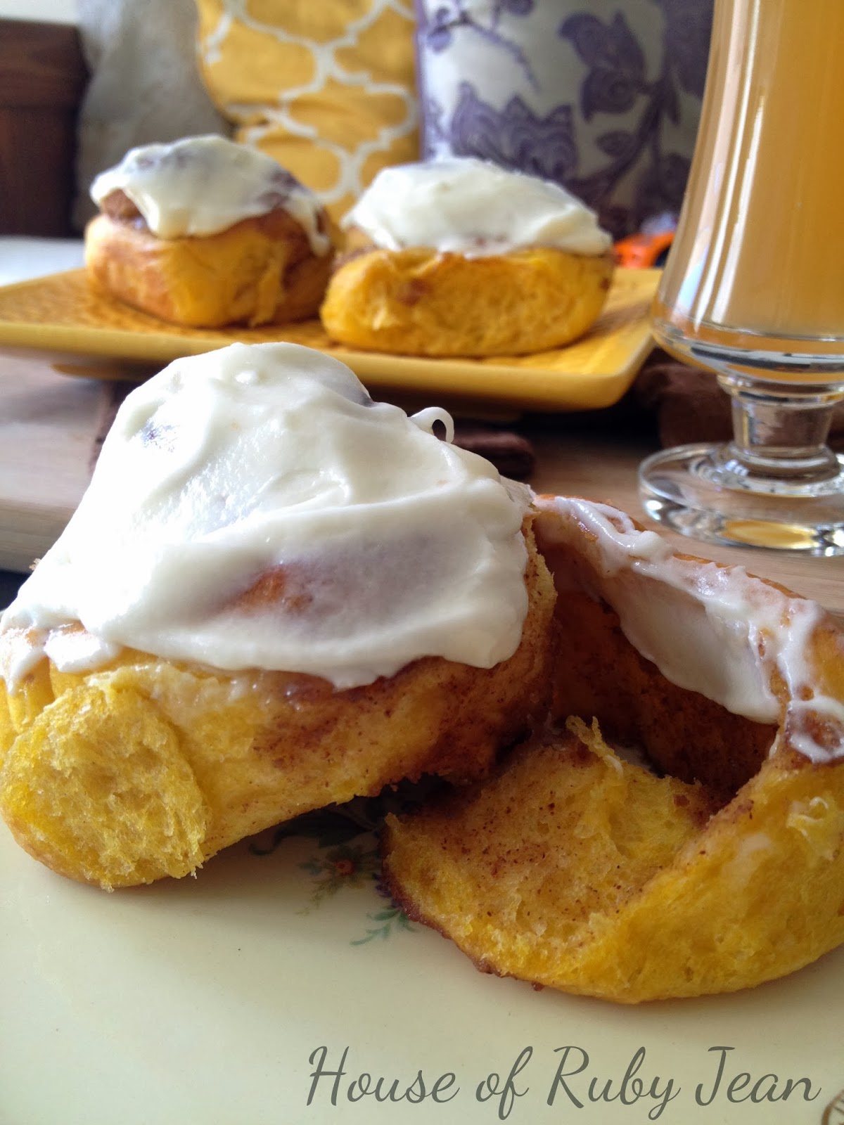 House of Ruby Jean: Pumpkin Cinnamon Rolls...