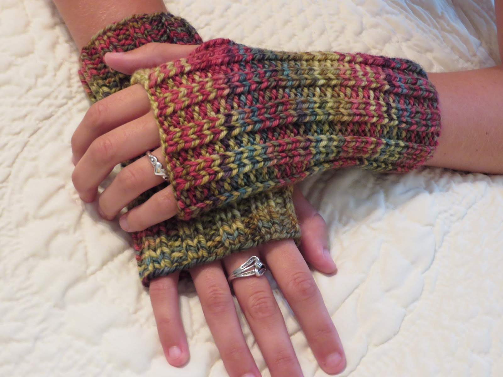 Knit It Simple Susan: Very Easy Finger-Less Wristlets