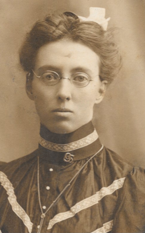 Turning Vintage Images into Modern Masterpieces - Beth Henry Art