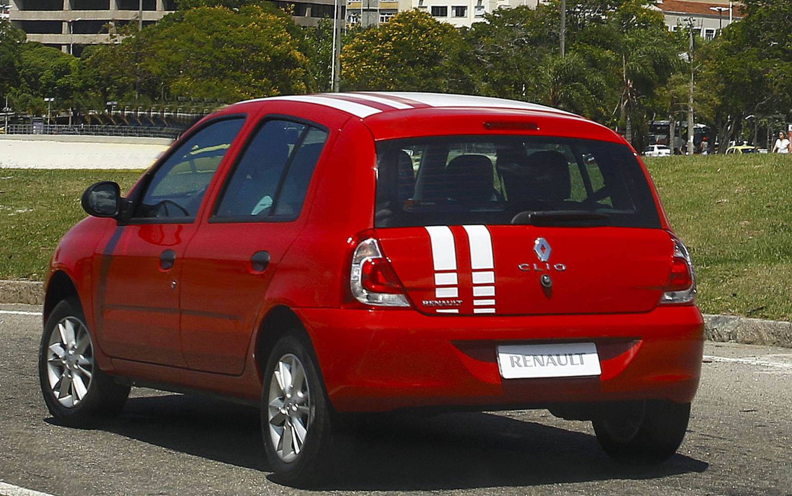 Novo Renault Clio 2013: mais fotos e dados de consumo, desempenho ...