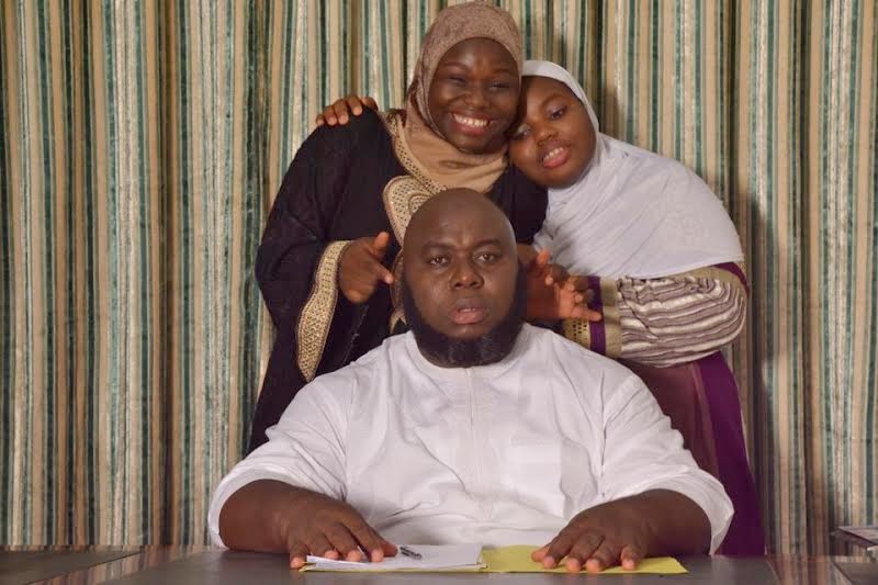 Asari Dokubo shares photos of himself and his children. Dem plenty o...:-)