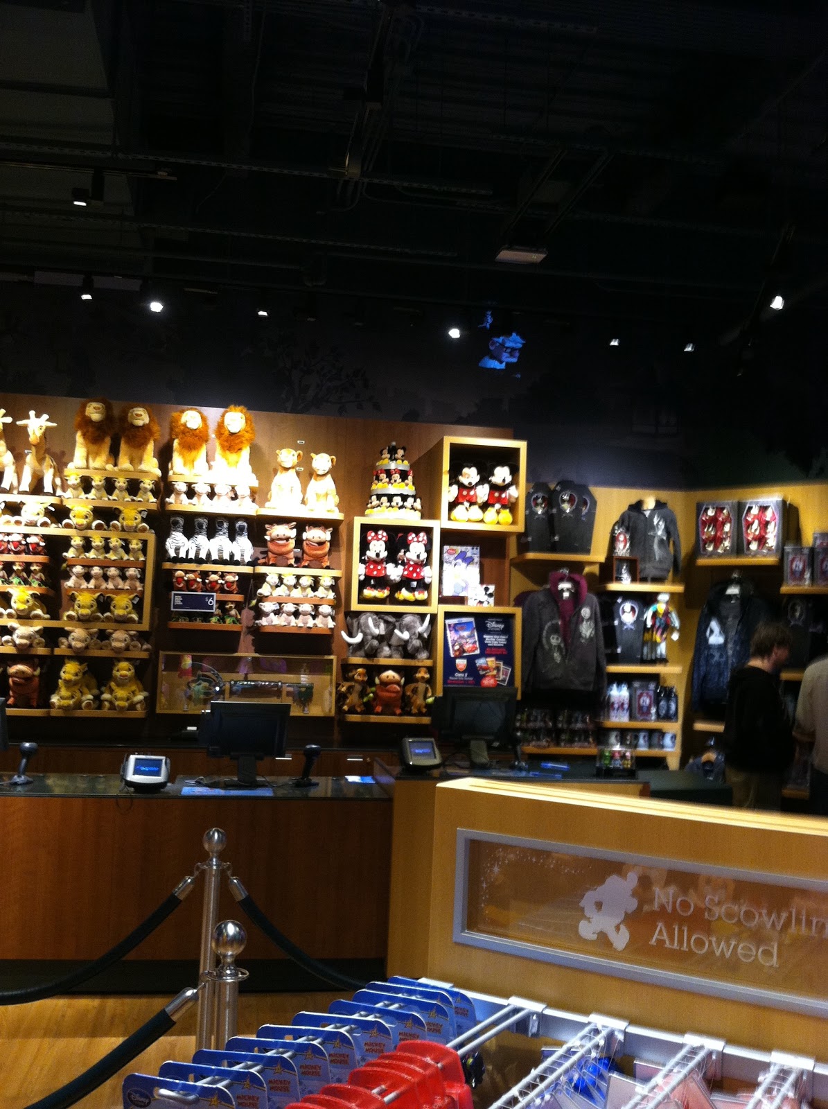 Between Disney: Dreaming Disney – A New Disney Store