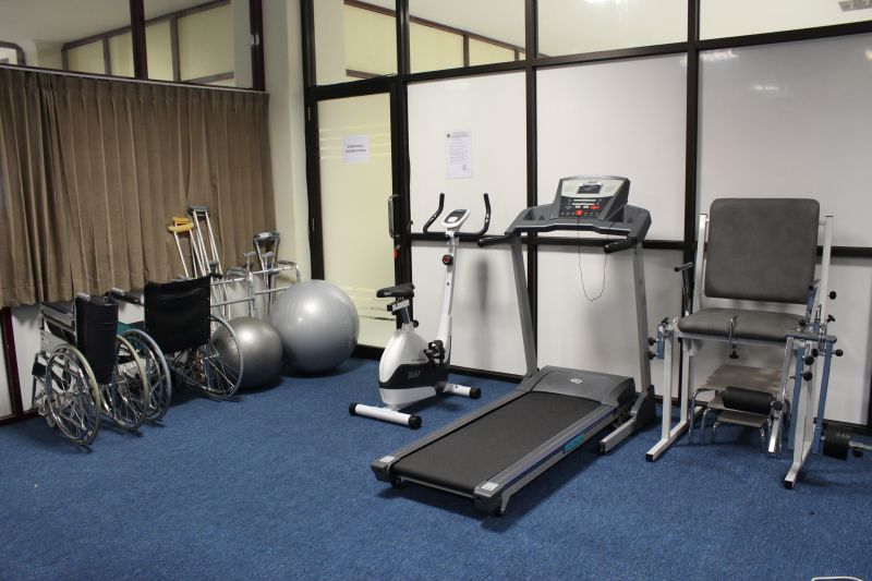 Alat-alat yang ada di Instalasi Rehabilitasi Medik Fisioterapi ...