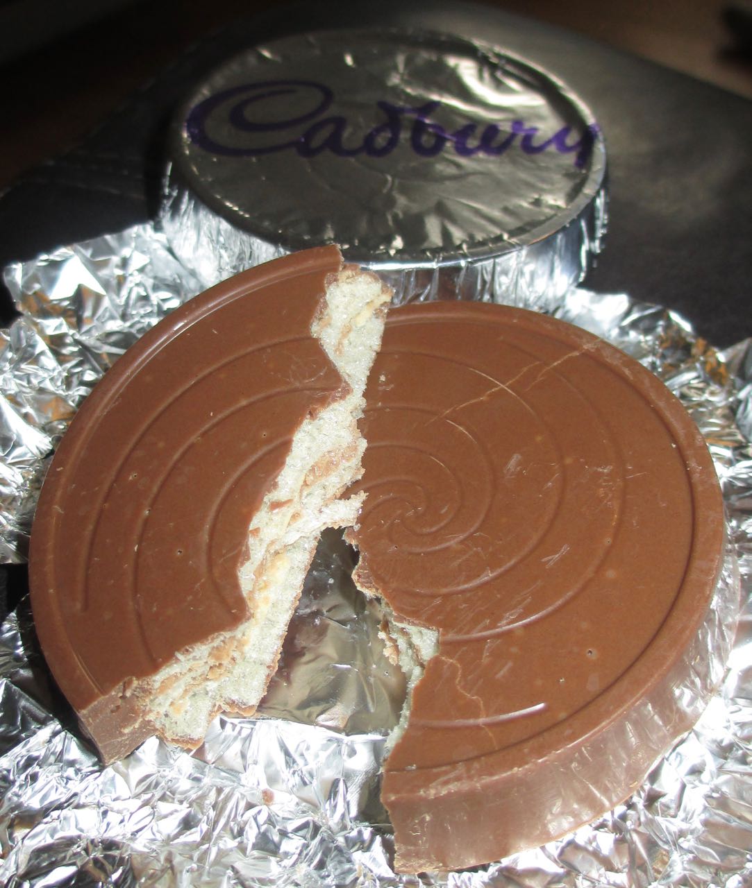 FOODSTUFF FINDS: Cadbury Caramel Roundies Biscuits (Morrisons) By @Cinabar