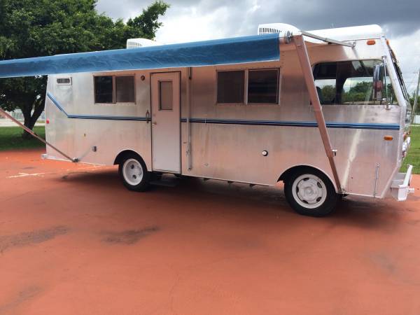 Completely Restored 1957 Ford Motorhome - RV & Camper