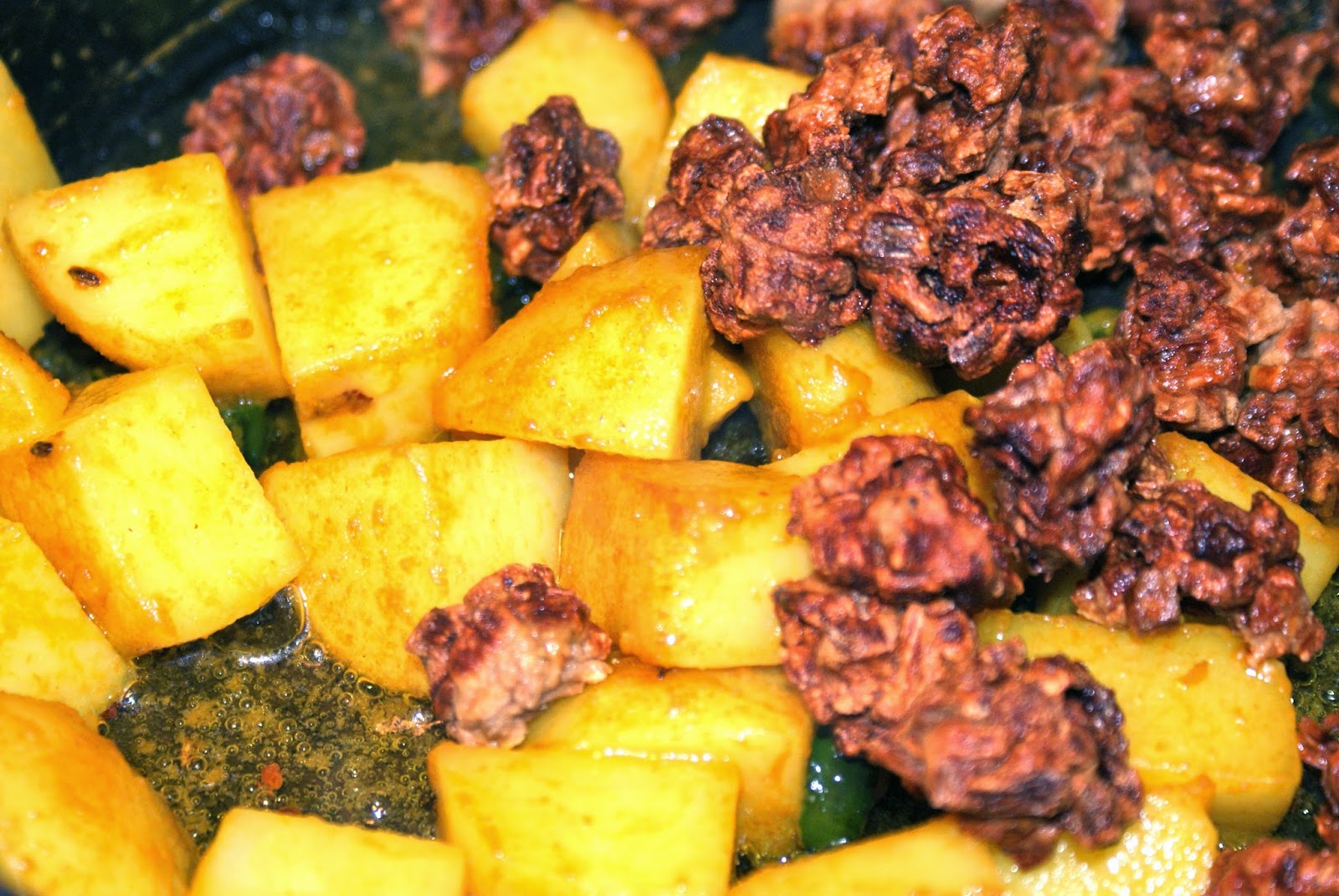 Nepali Tummy!!: Masaura (Sun-dried Vegetable Balls) Curry Recipe!!