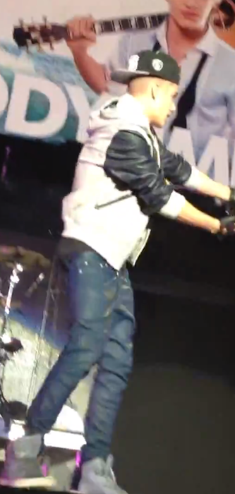 Celeb Saggers: Justin Bieber Sagging Calvin Kleins Below Ass