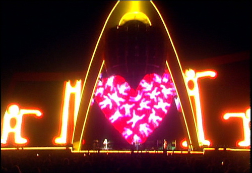 U2 Sombras e Árvores Altas - Blog: A animação na íntegra de Run Wrake ...