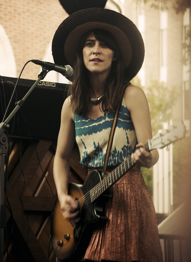 Leslie Feist | Style, Female musicians, Music people