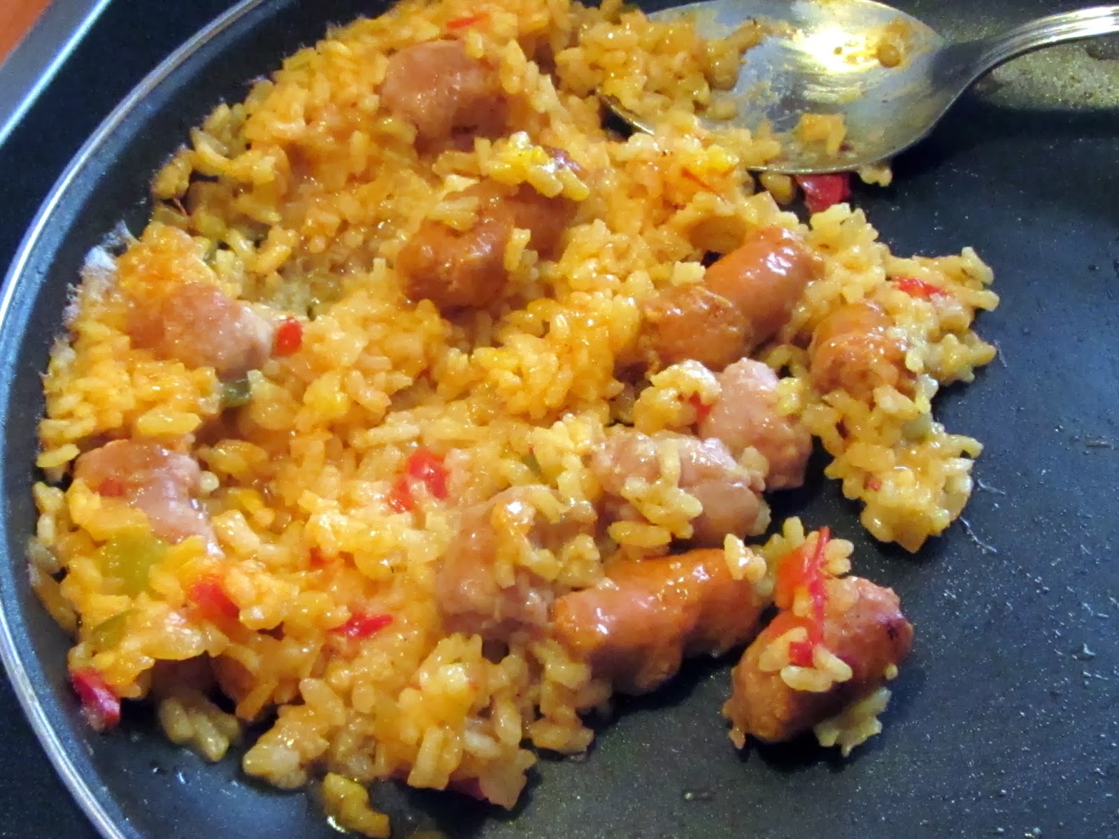 Laura y sus cacharros: Arroz con salchichas
