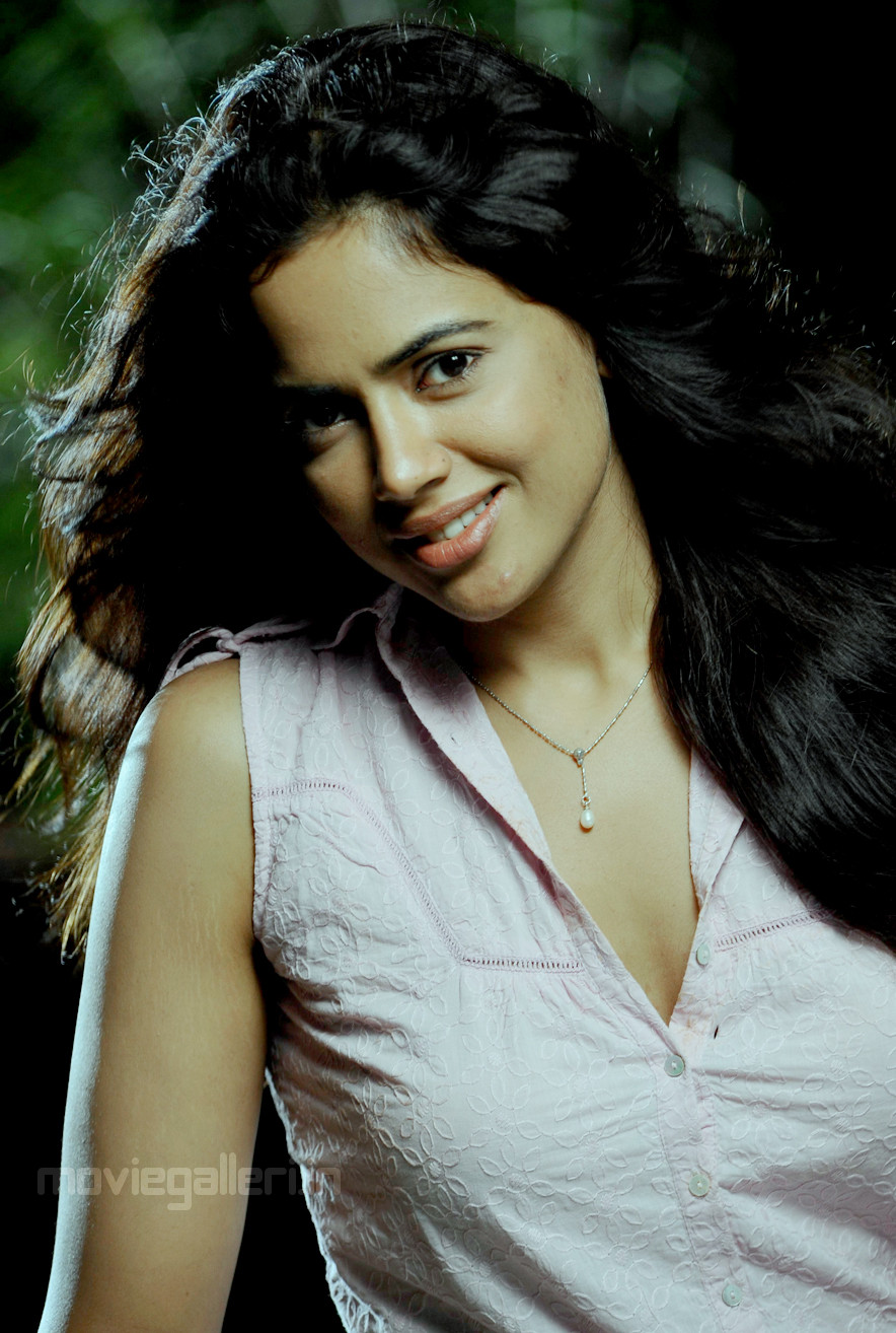VIJAY NEWS: Sameera Reddy opposite Vijay in Yohan?