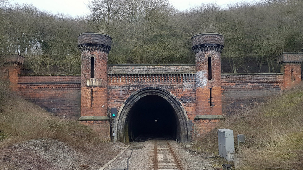 SacroProfanoSacro: Scava e scava… ti accorgi del tunnel.