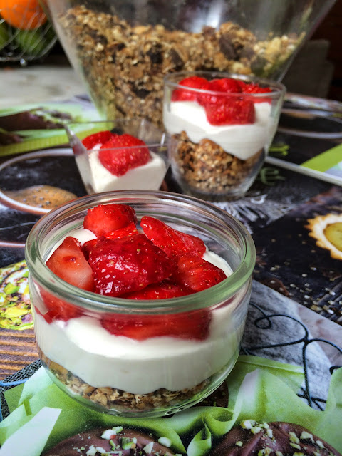 La cuisine de Marine: Verrine de granola, fraises et chantilly vanillée ...