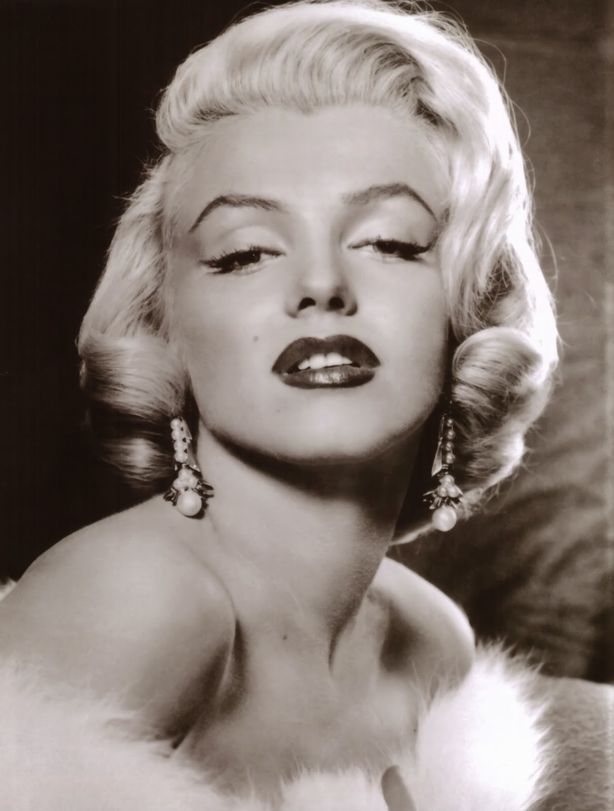 The Raucous Royals: Becoming Marilyn…the real story