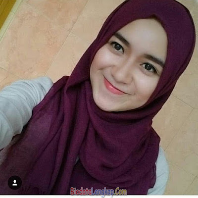 42 Foto Cewek Cantik Berjilbab Pas Banget Di Jadiin Istri
