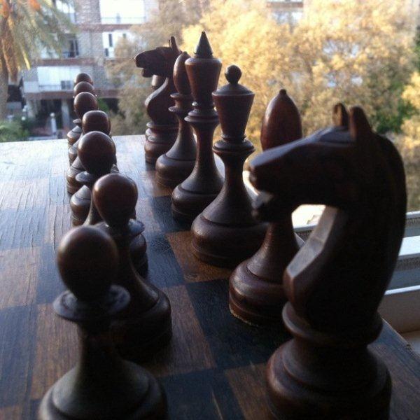 Jewish Chess History: The Set