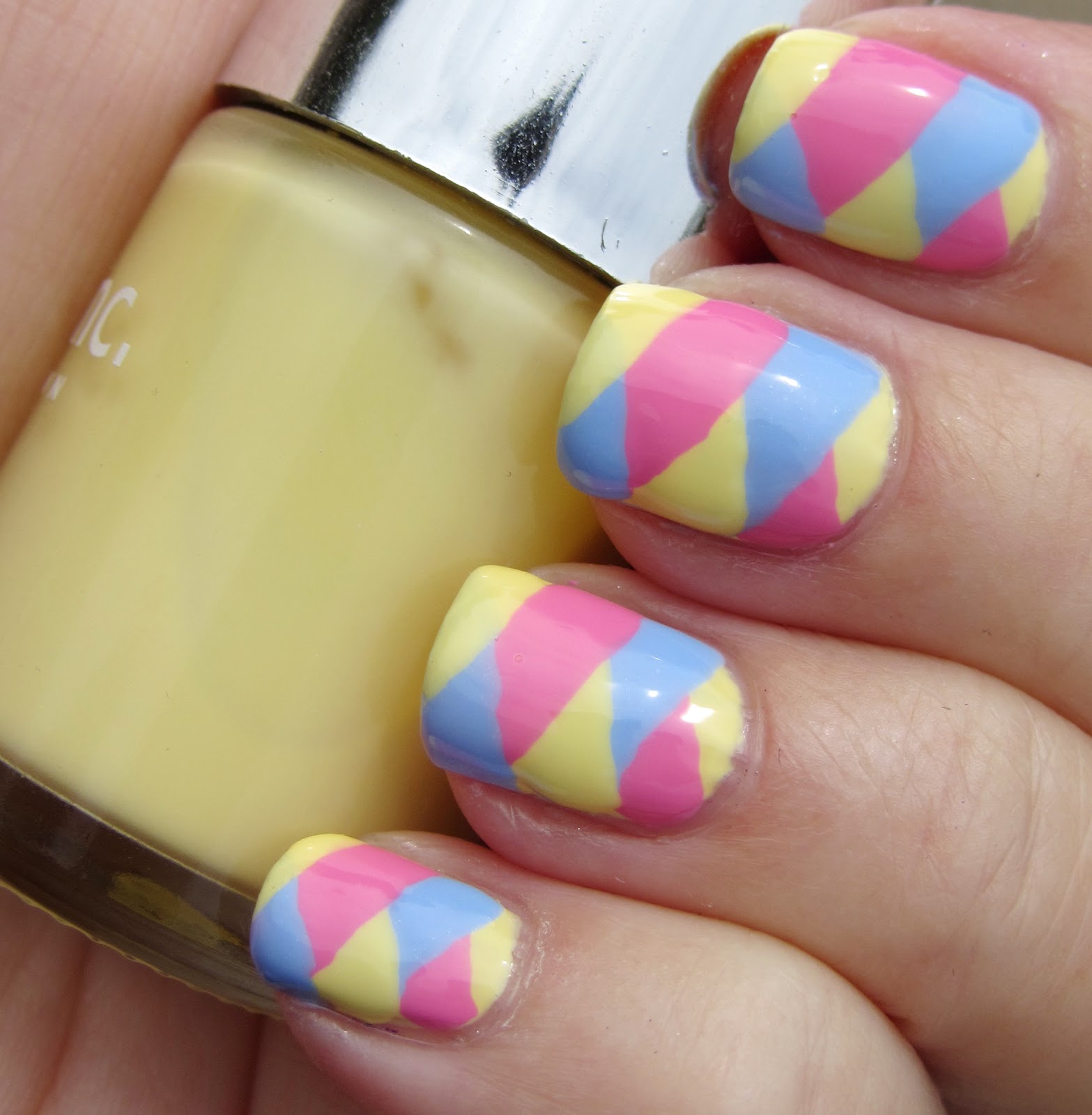 Marias Nail Art and Polish Blog: Braided/fishtail manicure - Artsy ...