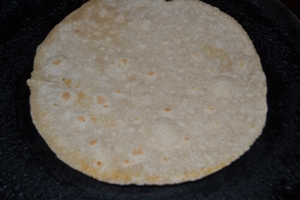 Vaniensamayalarai: Pulka Fulka (Indian soft bread) with broad beans