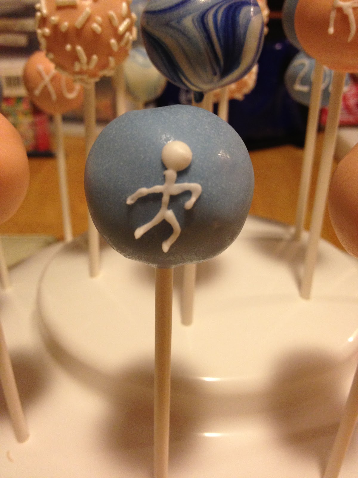 Allison's Avenue: The Tale of 100 Cake Pops