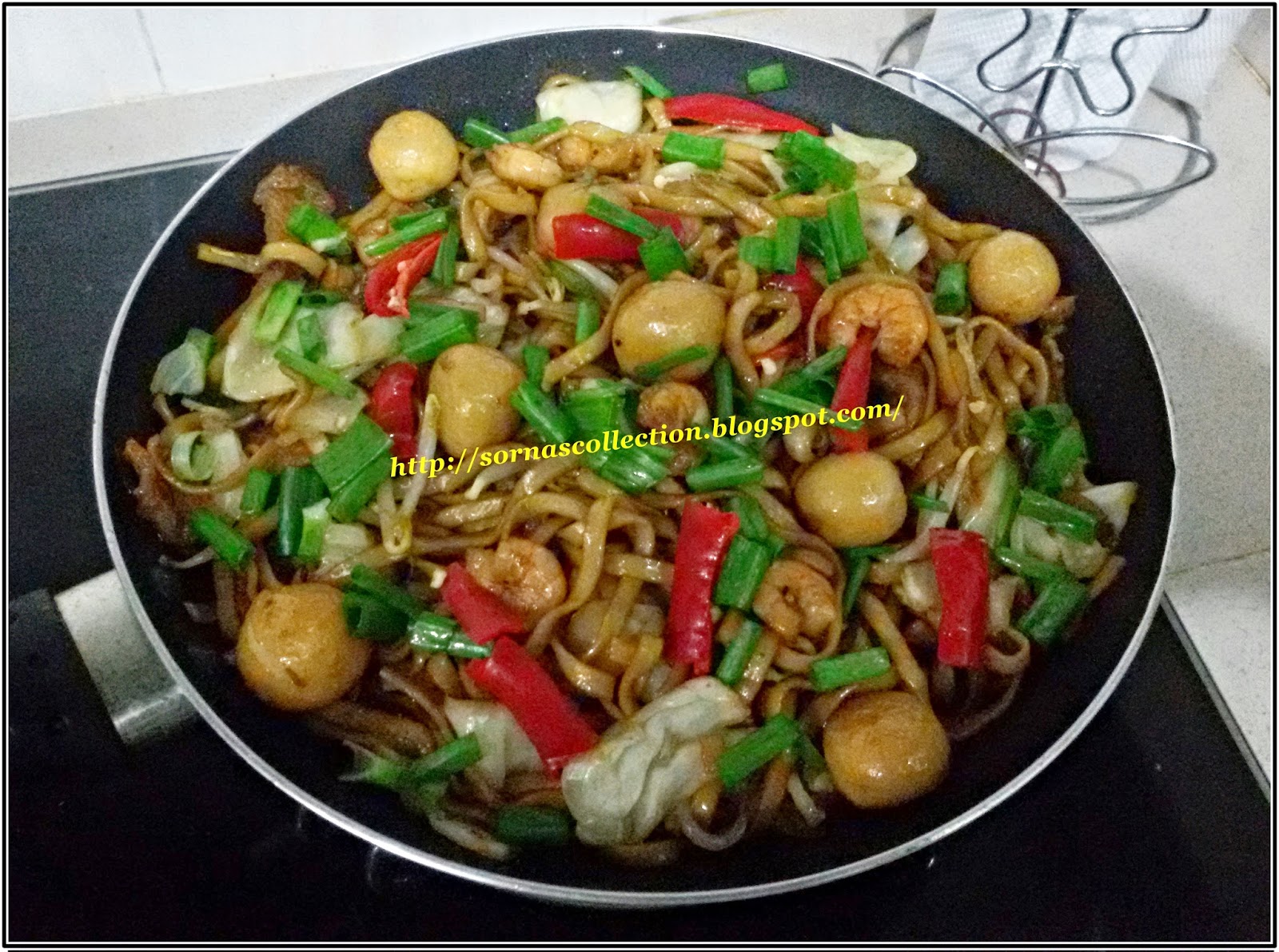 My Recipes: STIR-FRIED CHINESE STYLE SEAFOOD NOODLES + SPICY SAUCE DIPPING