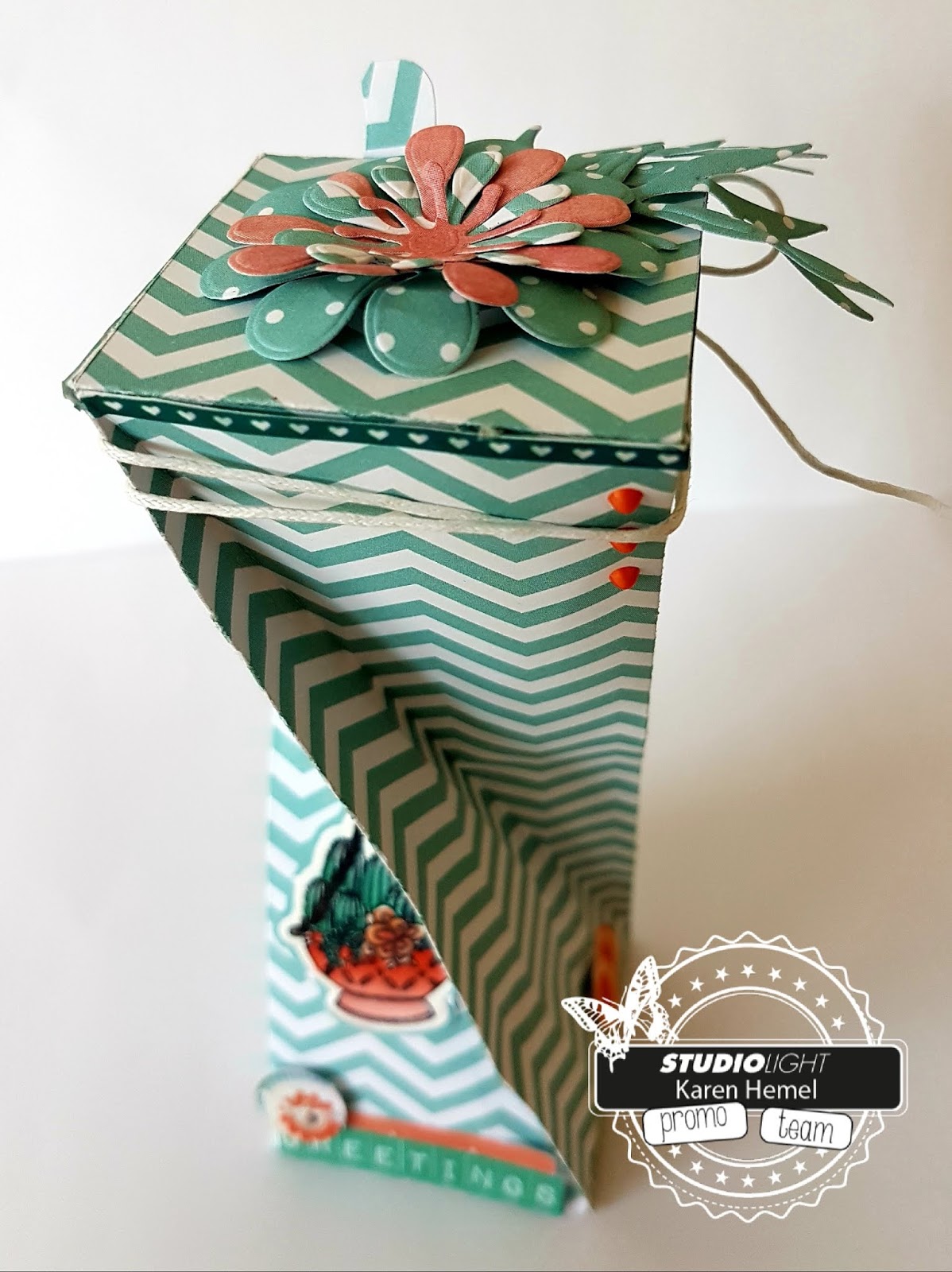 Studio Light: twisted box