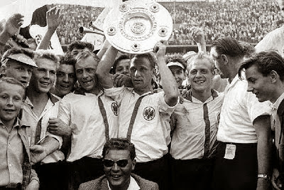 ANOTANDO FÚTBOL *: EINTRACHT FRANKFURT * PARTE 1