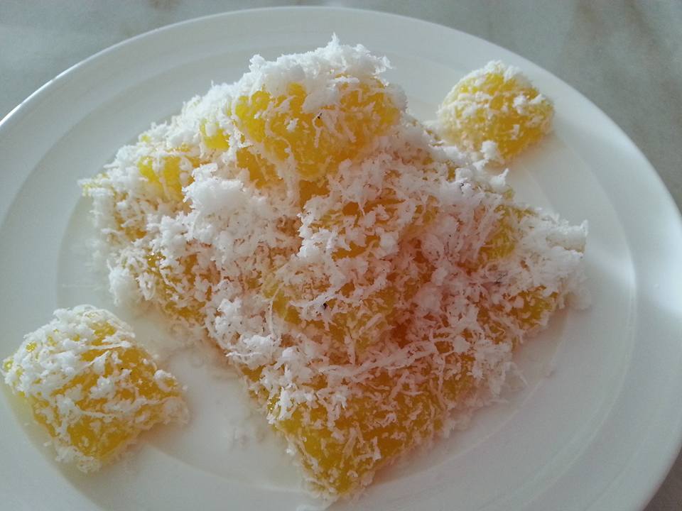 Steamed tapioca kueh by Tay Ai Whey