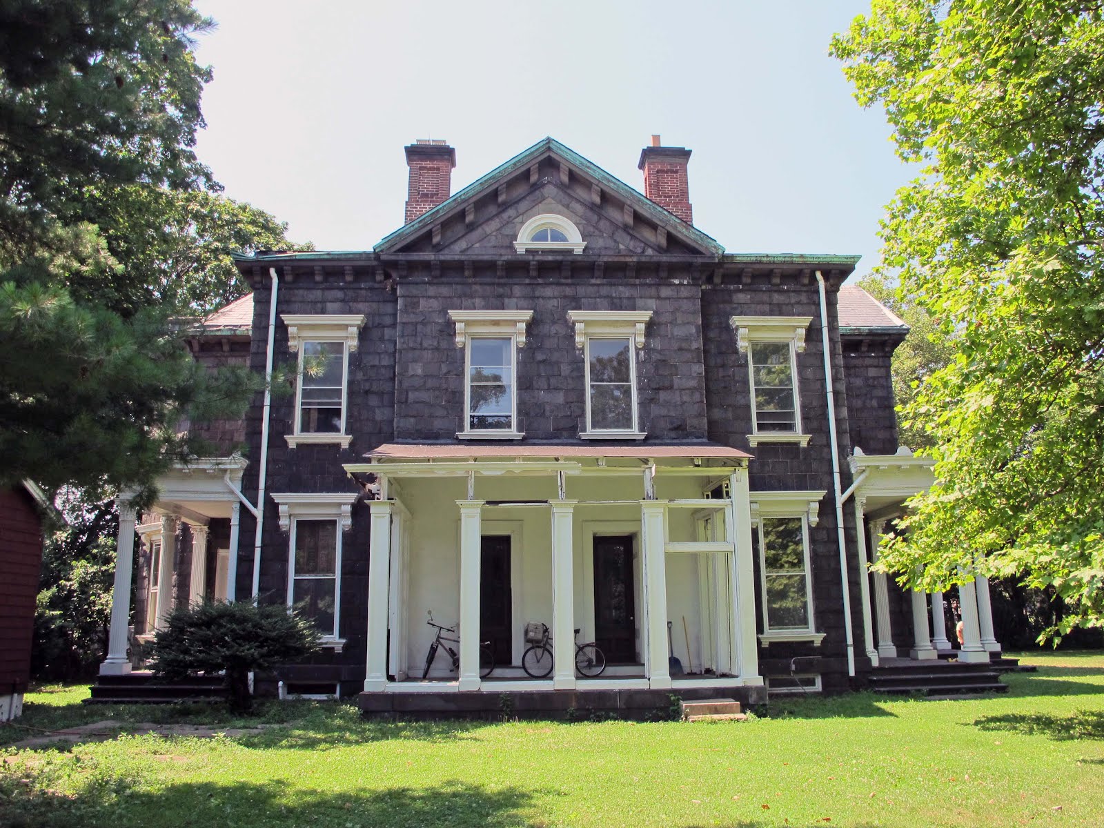 BIG OLD HOUSES: S.O.S.