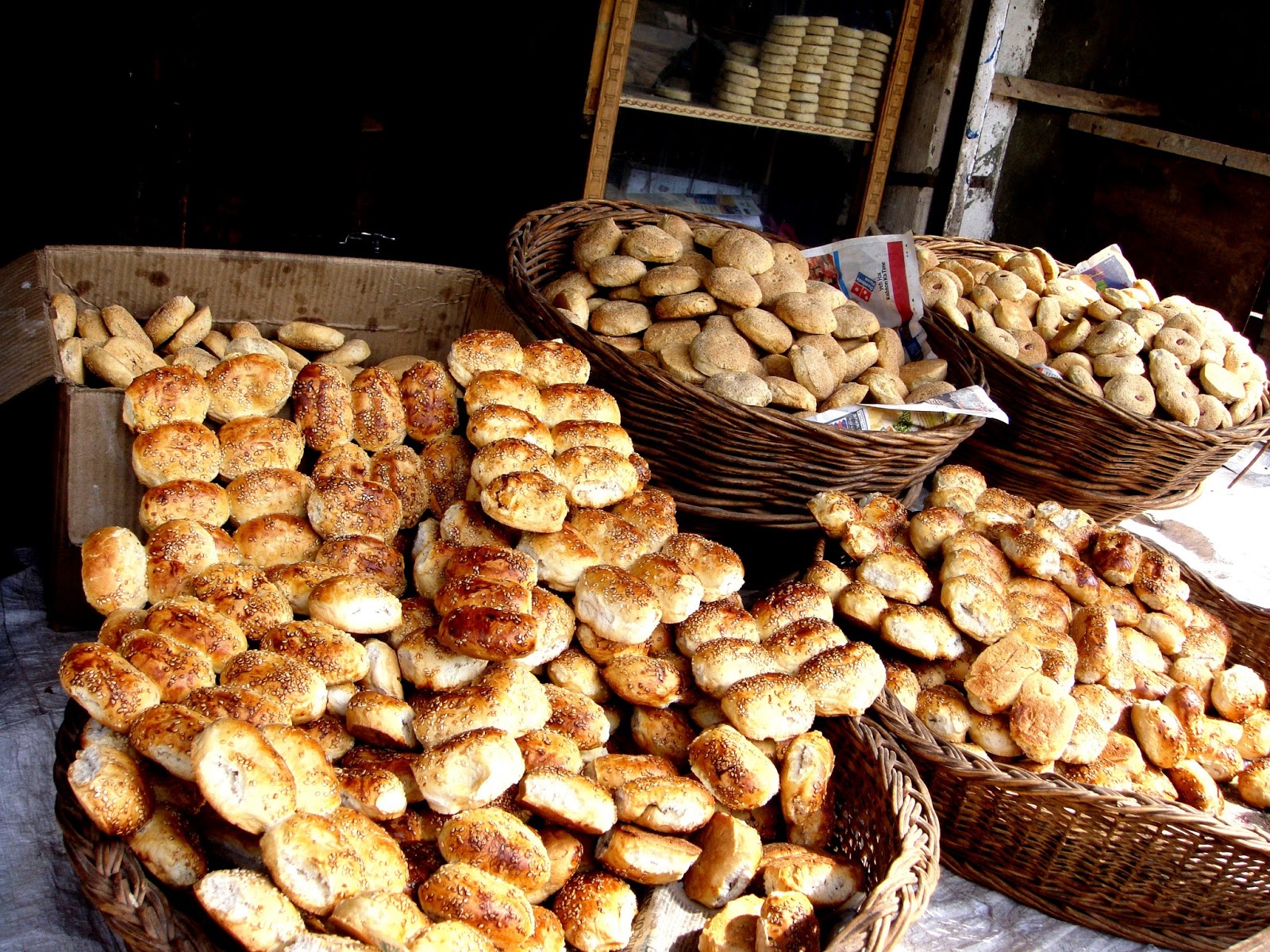 CHINAR SHADE : KASHMIRIS AND THEIR BAKERY PRODUCTS