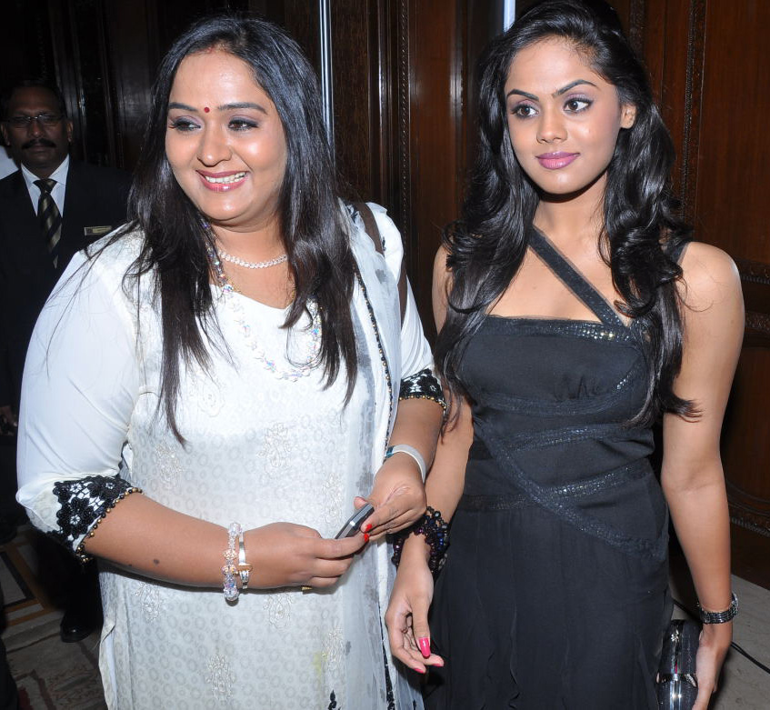 Latest Film News Online, Actress Photo Gallery: Karthika Radha family ...