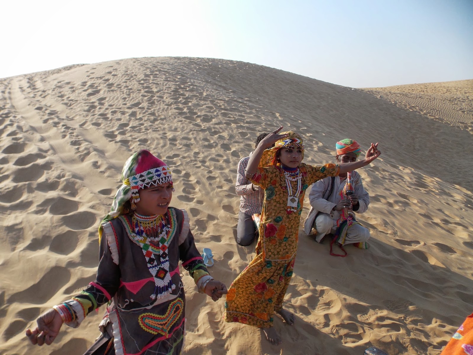 CHINAR SHADE : PADHAARO MHAARAY DES ..THE COLOURFUL DRESSES , DANCES ...