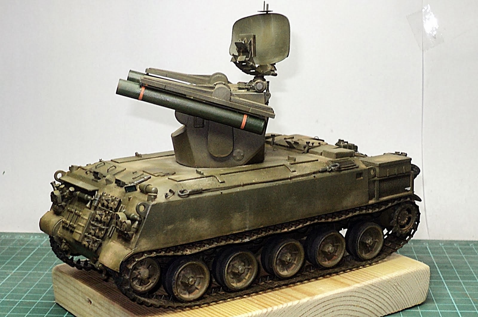 ARTILLERIA ESPAÑOLA A ESCALA 1:35: SISTEMA ANTIAÉREO ROLAND SOBRE AMX-30RE