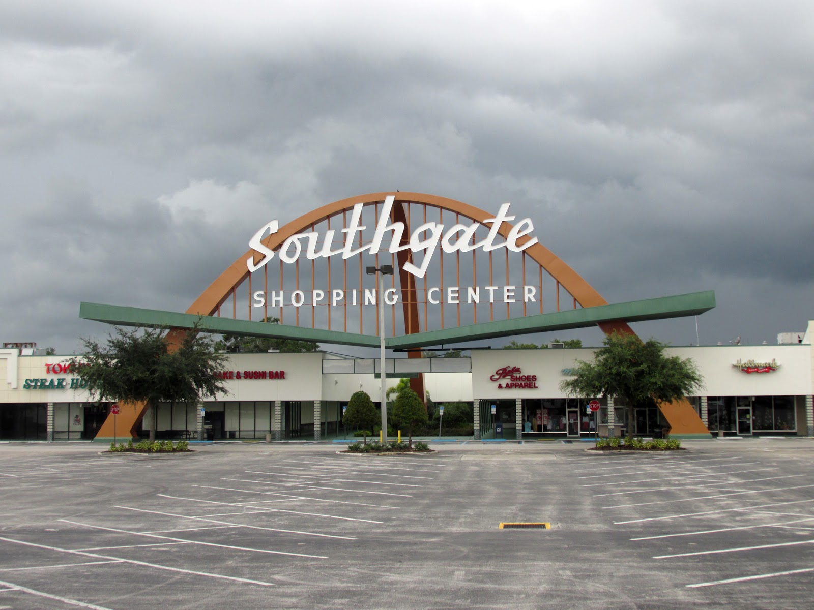 Eccentric Roadside: Now you've seen a mall: the retro-tastic Southgate ...