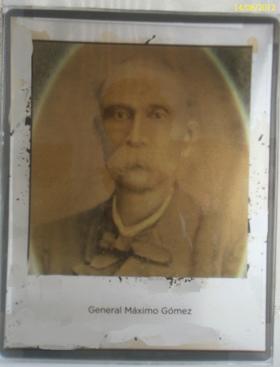 Alexandra Museo General Gregorio Luperón: agosto 2012