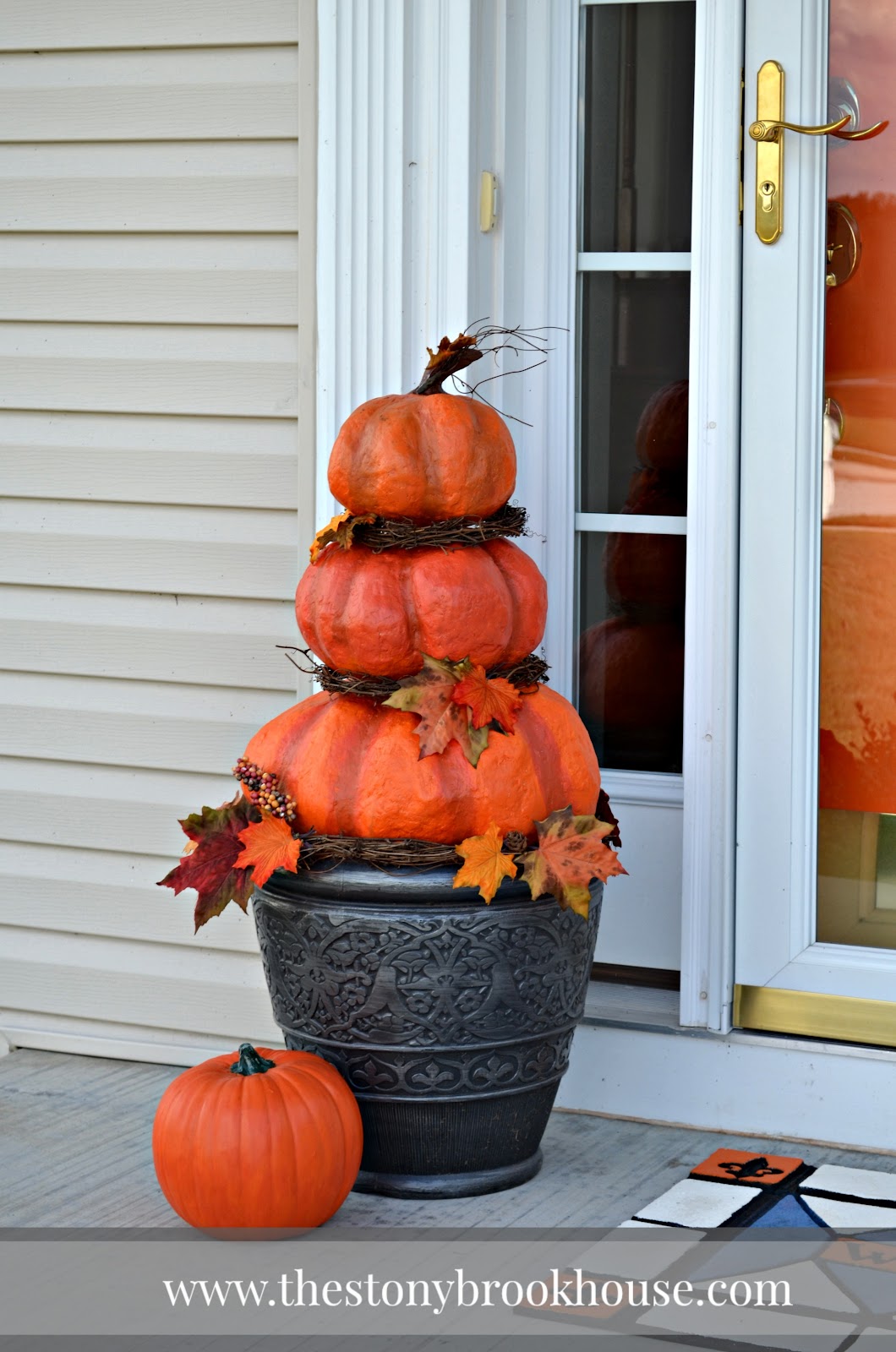 DIY Outdoor Real Looking Pumpkins The Stonybrook House diy-outdoor-real-looking-pumpkins-the-stonybrook-house