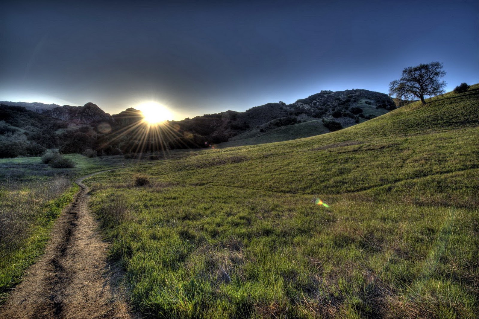 free wallpaper for desktop download: COMPUTER DESKTOP HD WALLPAPERS