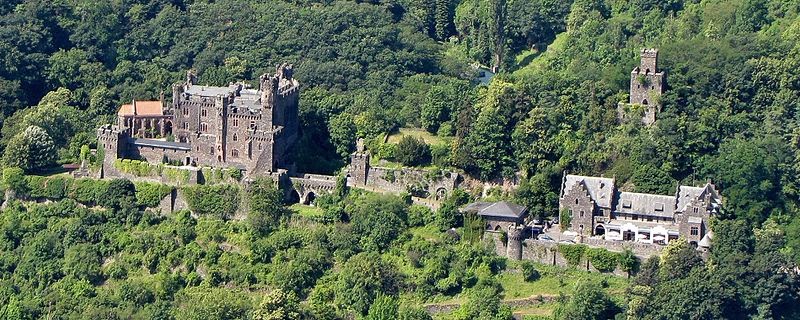 Ploaia de cuvinte: Valea Rinului - siragul de castele