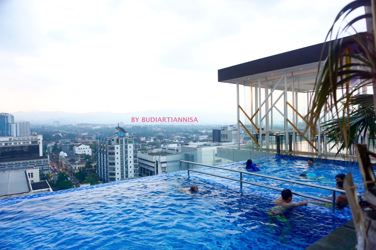 STAYCATION DI MERCURE BANDUNG CITY CENTRE