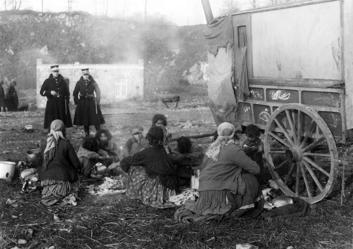 46 Vintage Photographs Capture Everyday Life of Gypsies of Western ...