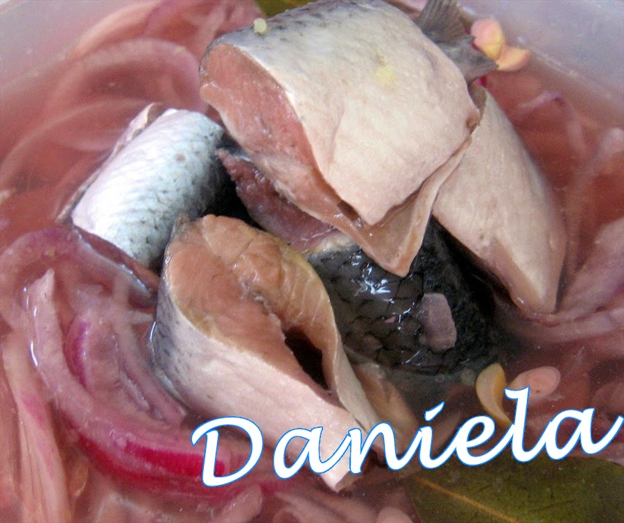 Daniela, bucatarie moldo-ardeleneasca: Hering (baby hering) marinat cu ...