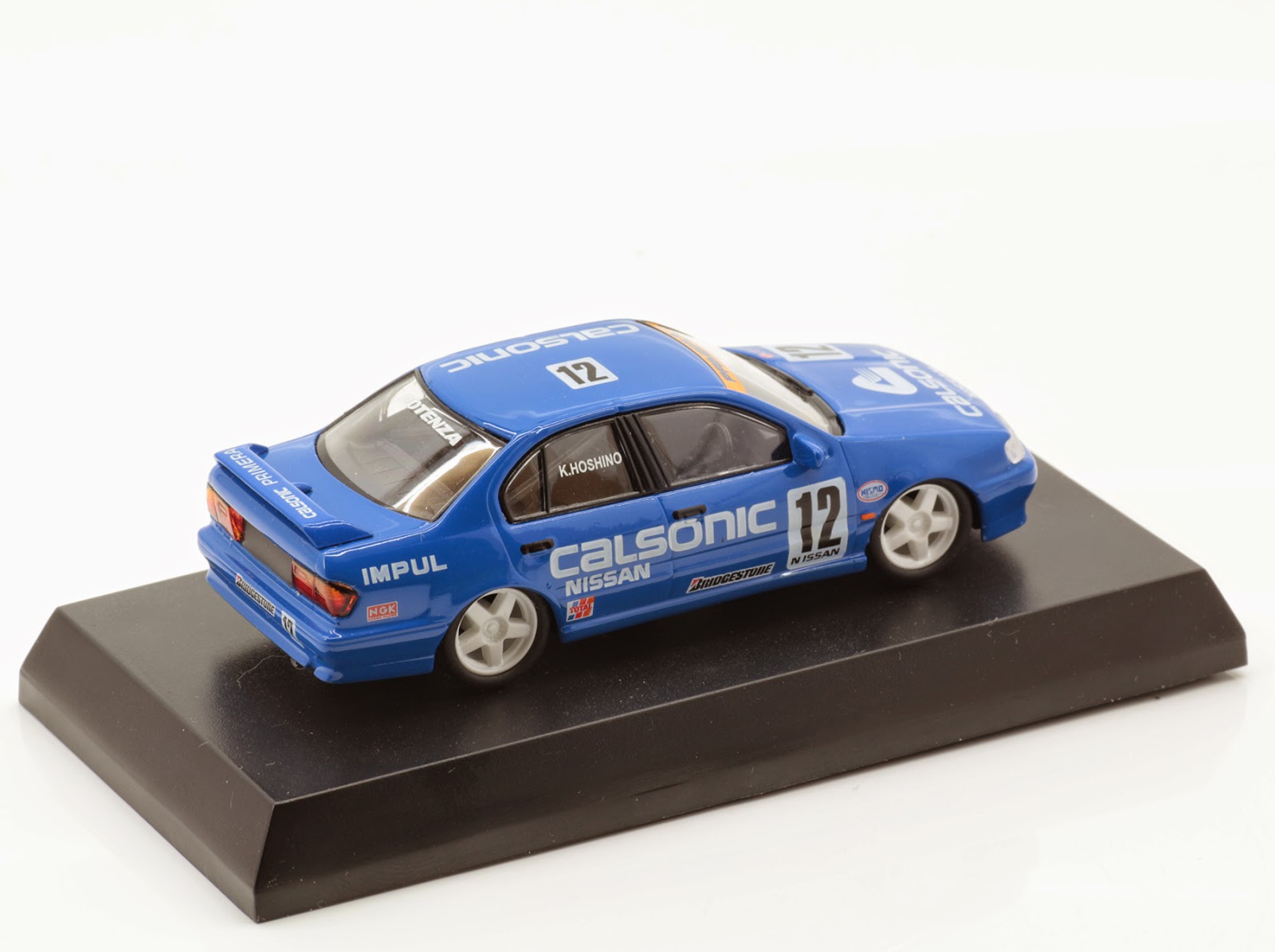 Incredible Mini Garage: Nissan Primera 1994 Calsonic 1/64 Kyosho