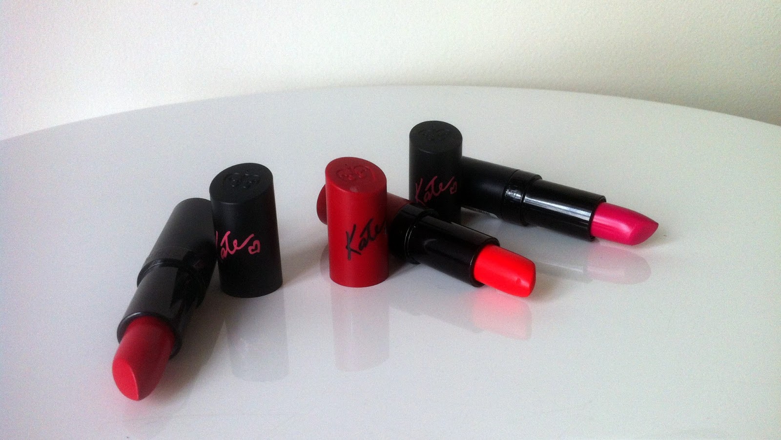 Le Blog d'Ella: Must Buy Alert ! Les rouges à lèvres Kate Moss by Rimmel