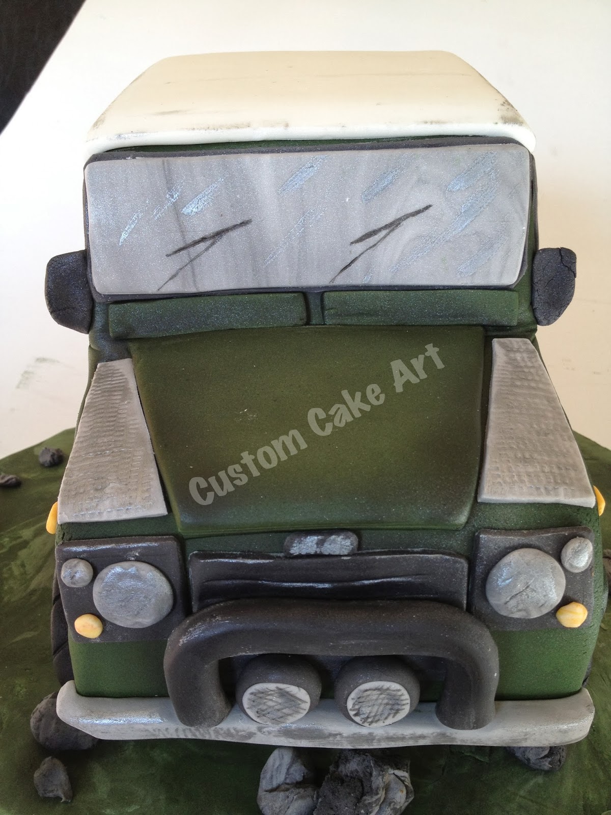 Custom Cake Art: 3D Land rover Birthday cake