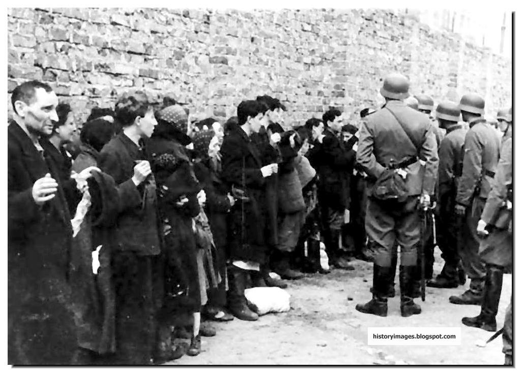 HISTORY IN IMAGES: Pictures Of War, History , WW2: Warsaw Ghetto ...