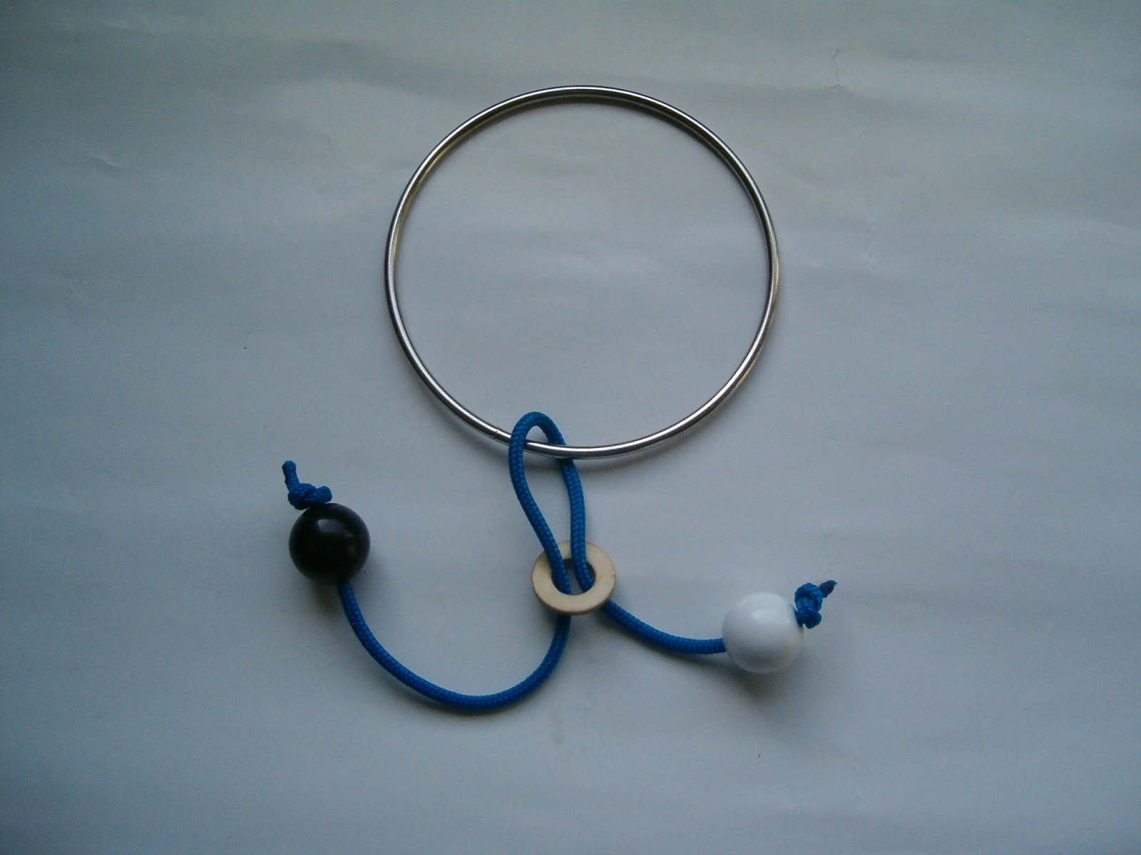 Dimitеr Vakarelov's puzzles: Martin Gardner and topological puzzles