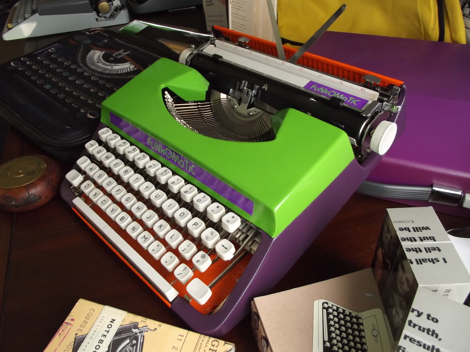 oz.Typewriter: FuNkY Atomic Retro Typewriter For Sale!
