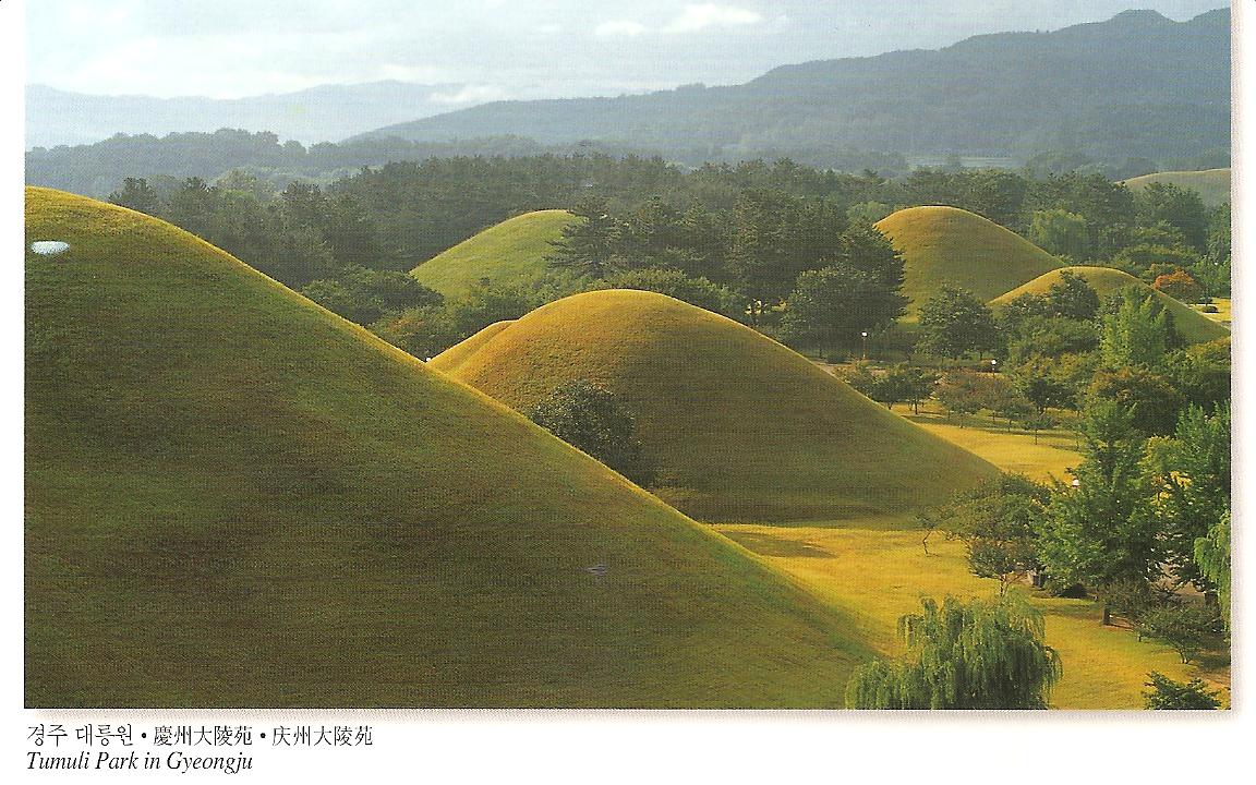 MY POSTCARD-PAGE: SOUTH KOREA ~Tumuli Park - Gyeongju - UNESCO~
