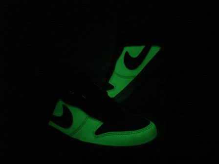 Glow In The Dark Shoes: Nike Dunks Low Glow In The Dark SB Shoes Green ...